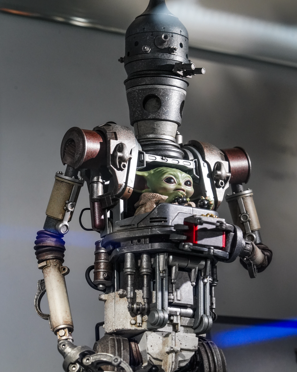 Hot Toys TMS105 Star Wars The Mandalorian – IG12 With Accessories 1/6 ...