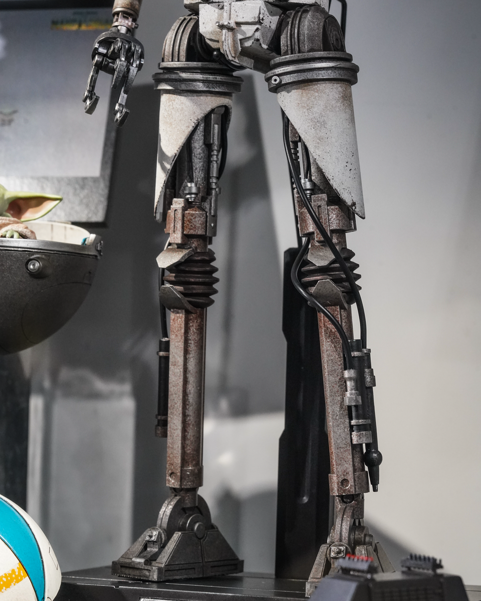 Hot Toys TMS105 Star Wars The Mandalorian – IG12 With Accessories 1/6 ...