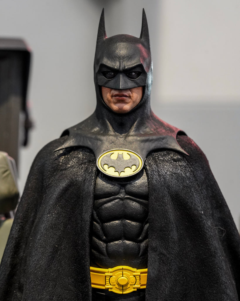 Preorder! Hot Toys MMS693 Batman 1989 1/6th Scale Batman Collectible F ...